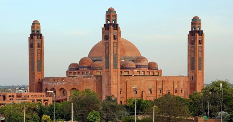 The 8 Most Beautiful Mosques in Pakistan | Graana.com