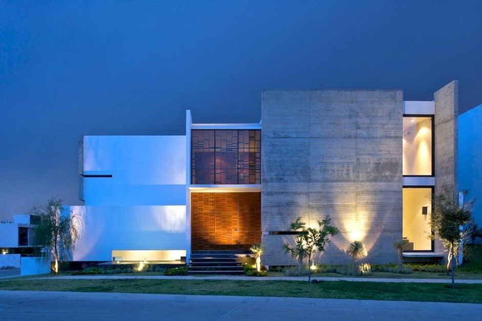 Buying or Building a House: Pros and Cons of a Corner Plot | Graana.com